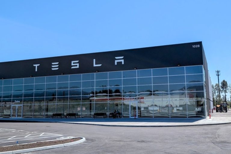 Tesla opens massive 60,000 sq. ft. ‘flagship’ facility in Port ...